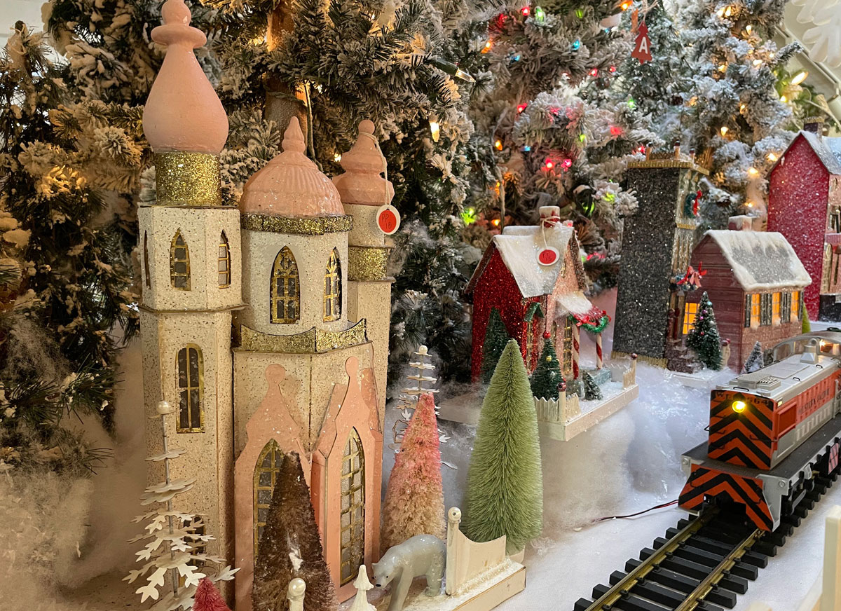 The Spectacular Christmas House at San Rafael's West End Nursery ...