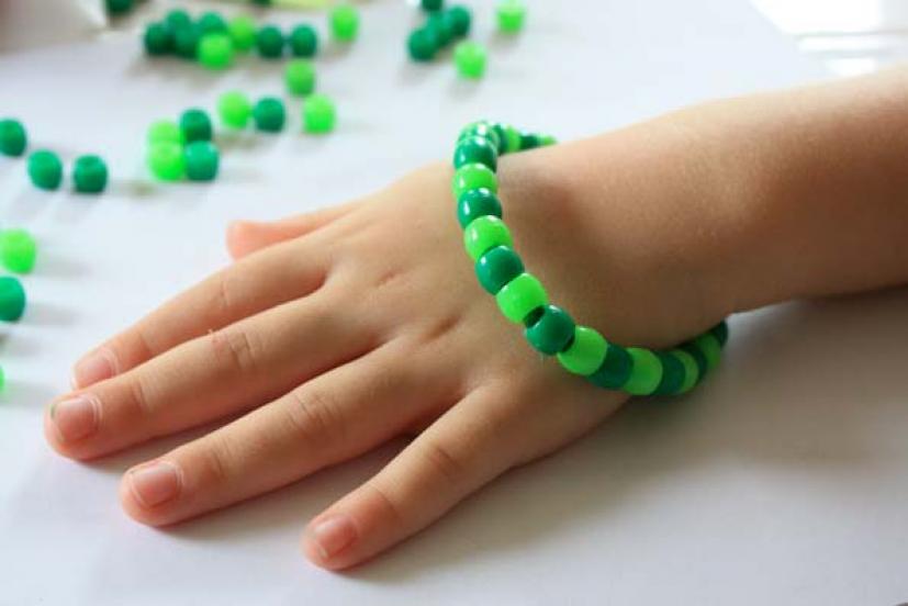 Craft Idea: Easy St. Patrick's Day Friendship Bracelets | Marin Mommies